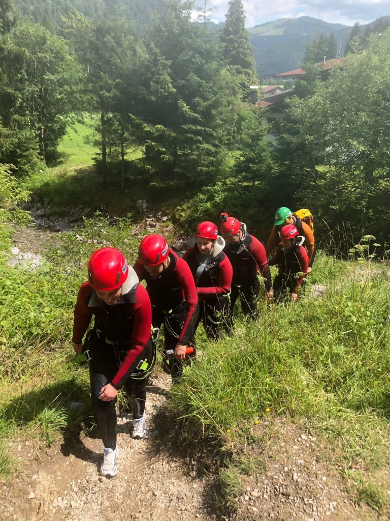Zum Canyoning in die Taxaklamm - eines der vielen Angebote in der ...